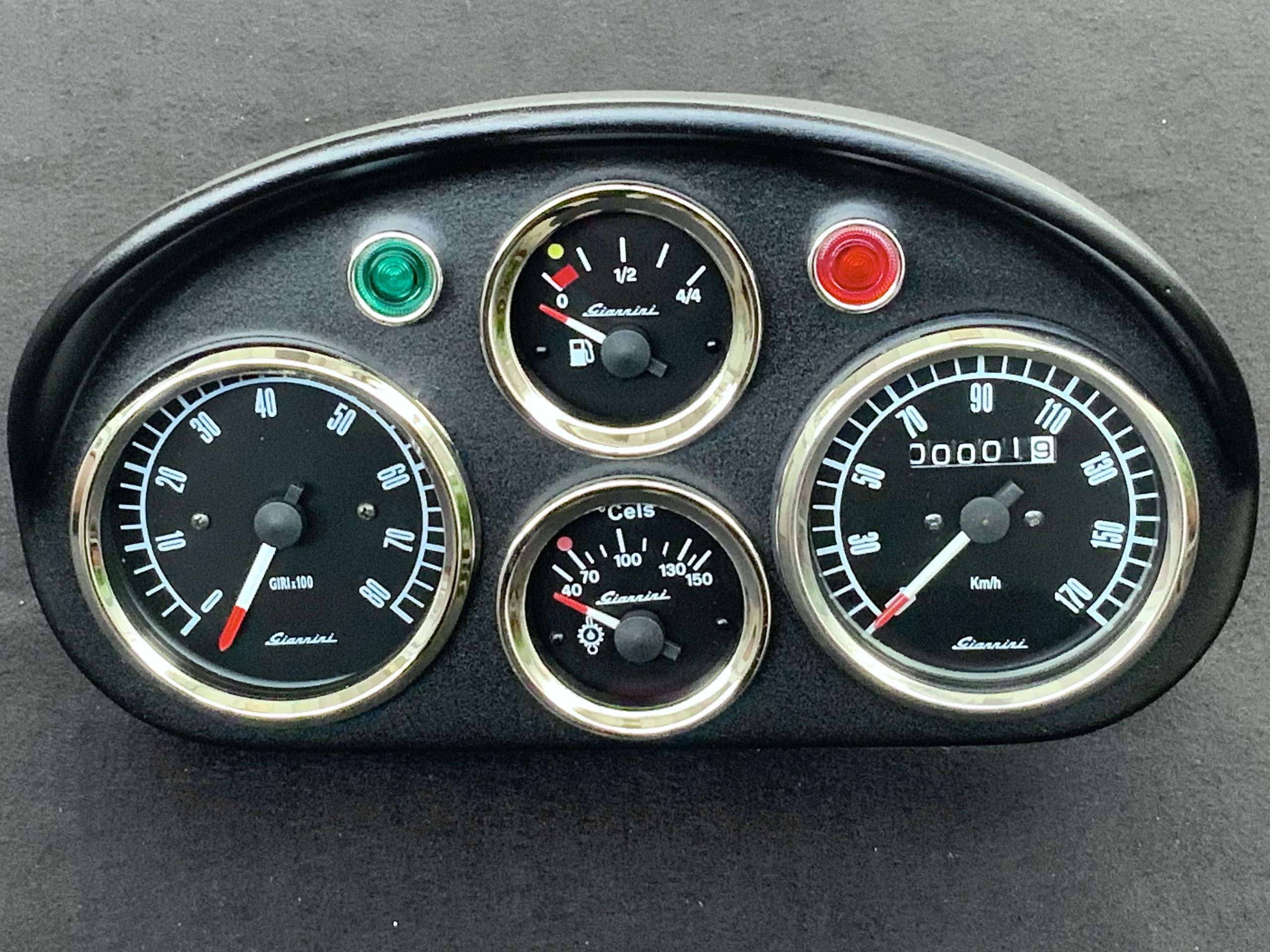 Fiat 500 L Giannini dashboard black color with Giannini instruments ...